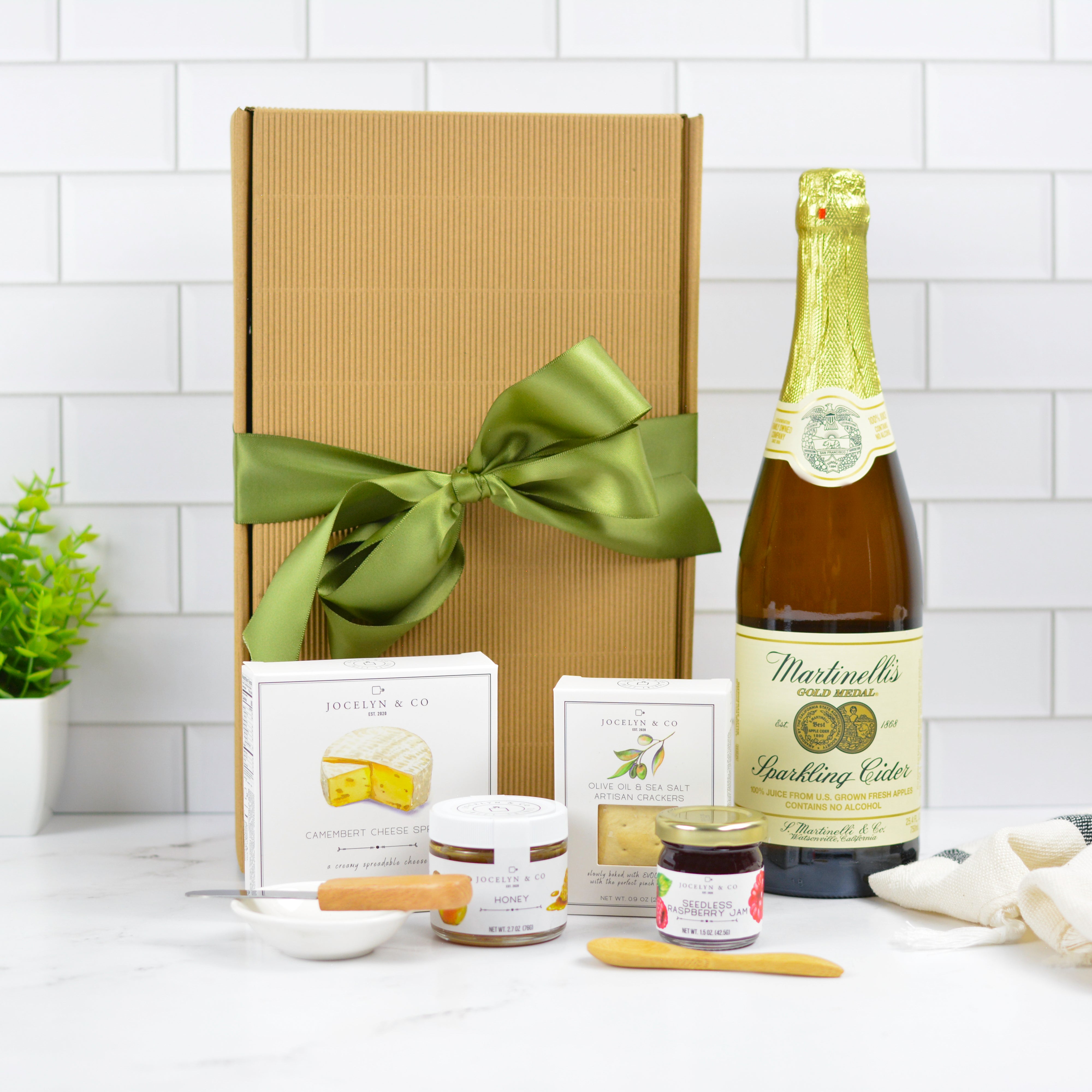 Sparkling Cider Gourmet Gift Basket | Gift Basket Dropshipping – Apple ...